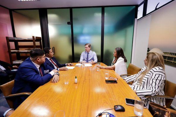 Em reunião com Tia Júlia, deputado Marx Beltrão reforça compromisso com ...