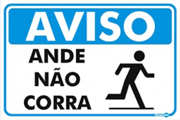 Não corra, preto. A gente não pode correr. Ande devagar sem muita ...