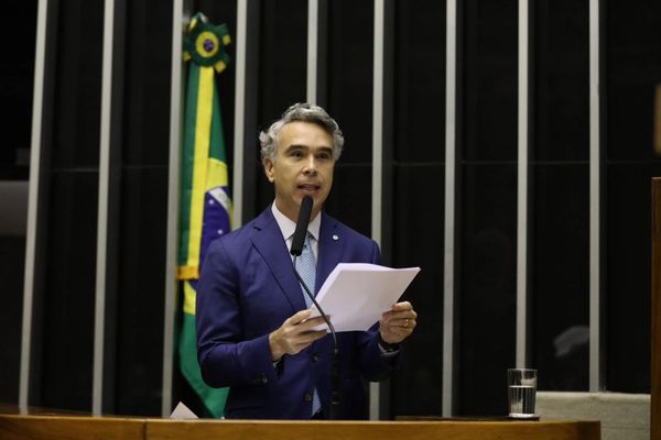 Rafael Brito volta atrás após voto e anuncia oposição à ‘PEC da Blindagem’