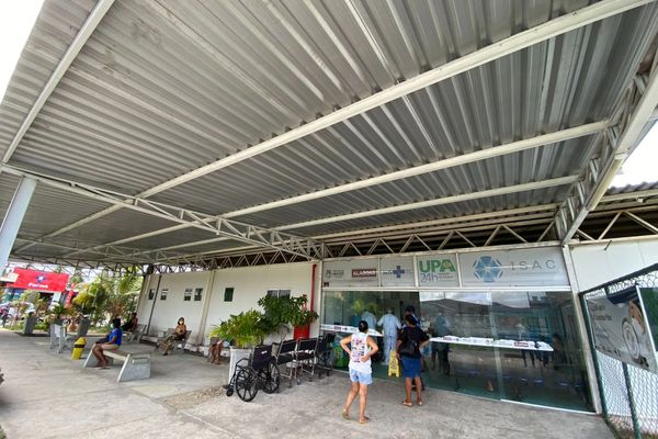 Homem é preso com arma raspada após tiroteio e confusão na UPA em Maceió