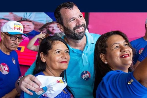 Fefa Hollanda é recepcionado com carinho durante agenda de campanha